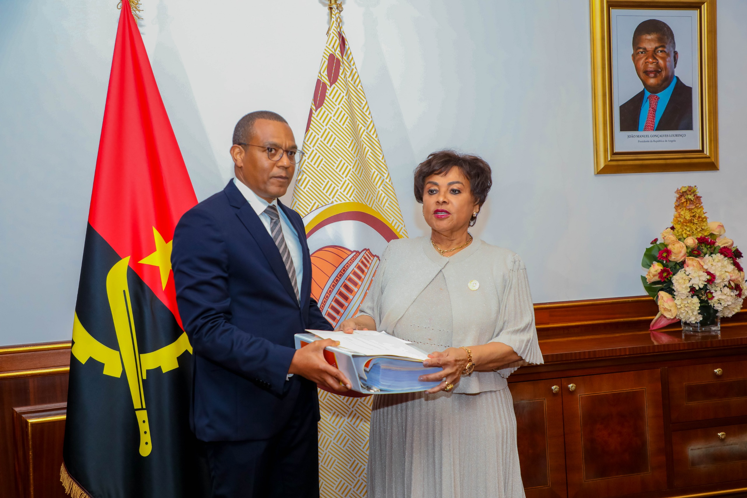 Orçamento Geral do Estado 2025 entregue à Assembleia Nacional - Embassy ...