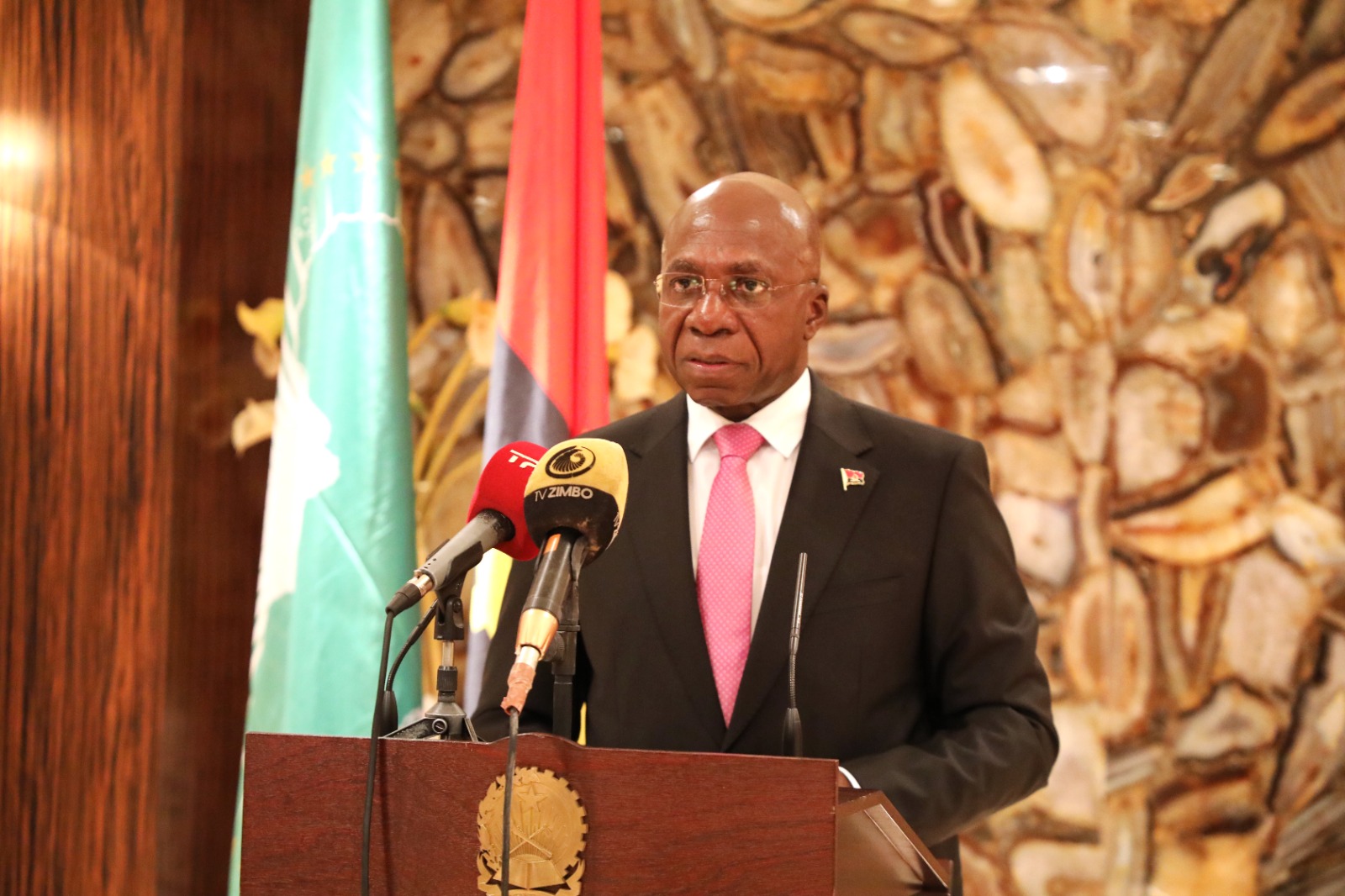 Angola manifesta surpresa com encontro entre Félix Tshisekedi e Paul ...